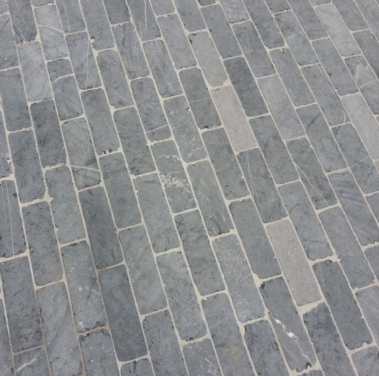 Pavés Pierre Bleue patinés l Pavés en pierre naturelle l Pierre et Parquet