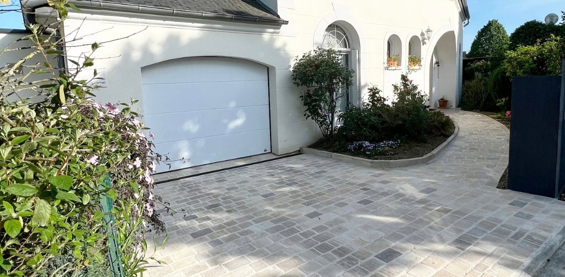 Entrée de maison en pavé Limoges | Pierre et Parquet