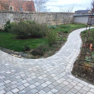 Allée en pavé en pierre naturelle : idées, styles et conseils